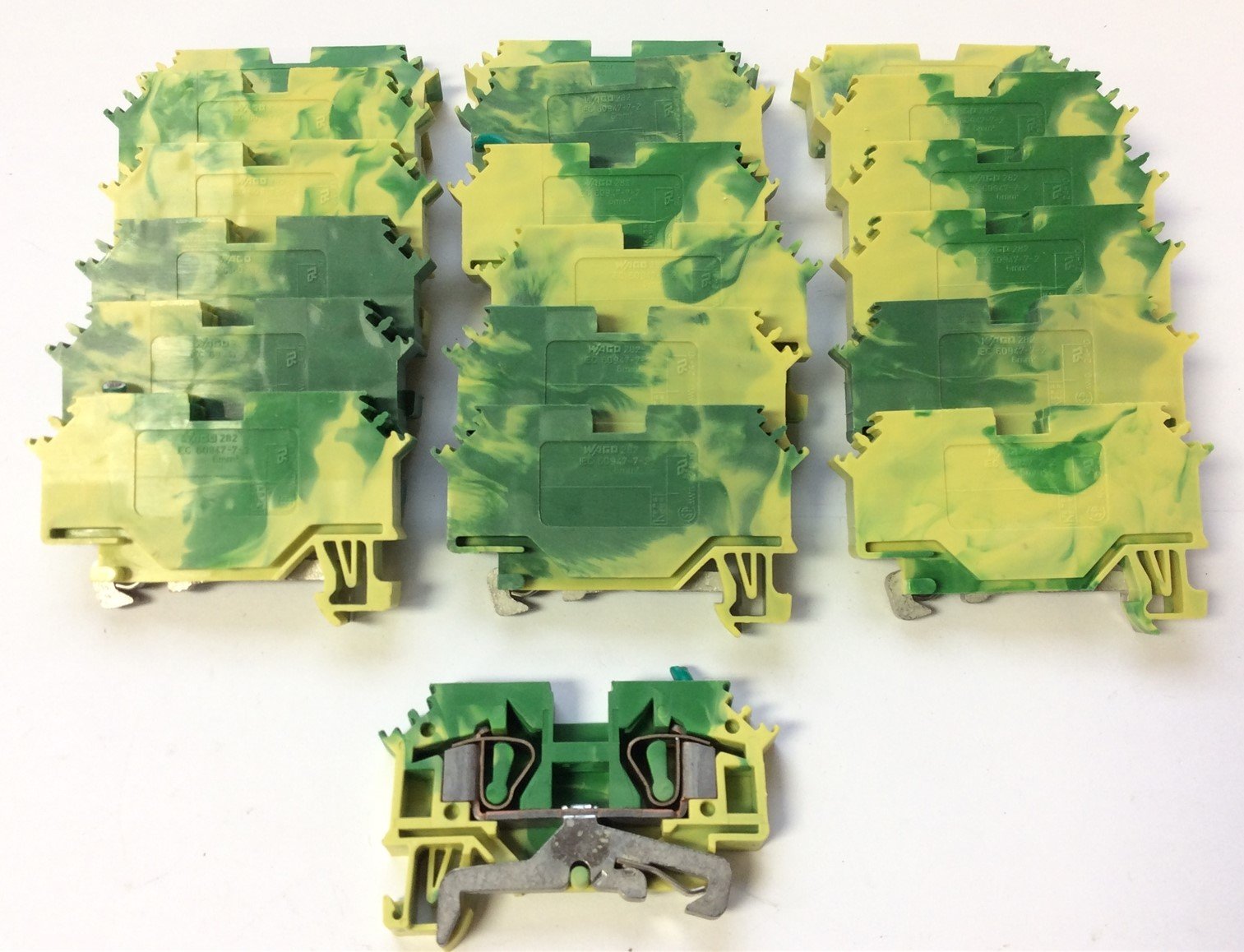 Lot of 19 Wago 282-607 IEC 60947-7-2 DIN Rail Mount Terminal Blocks 24 ...