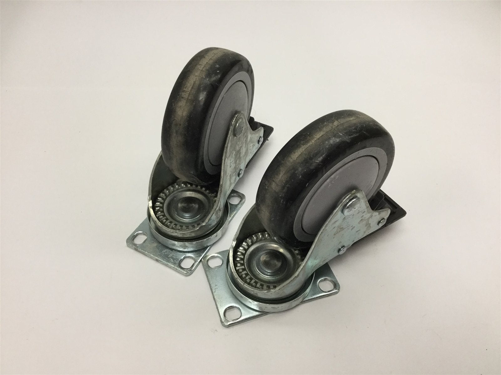 Lot of 2 Superior 4" Casters, Plate Dimensions: 2.375" x 3.625", With ...
