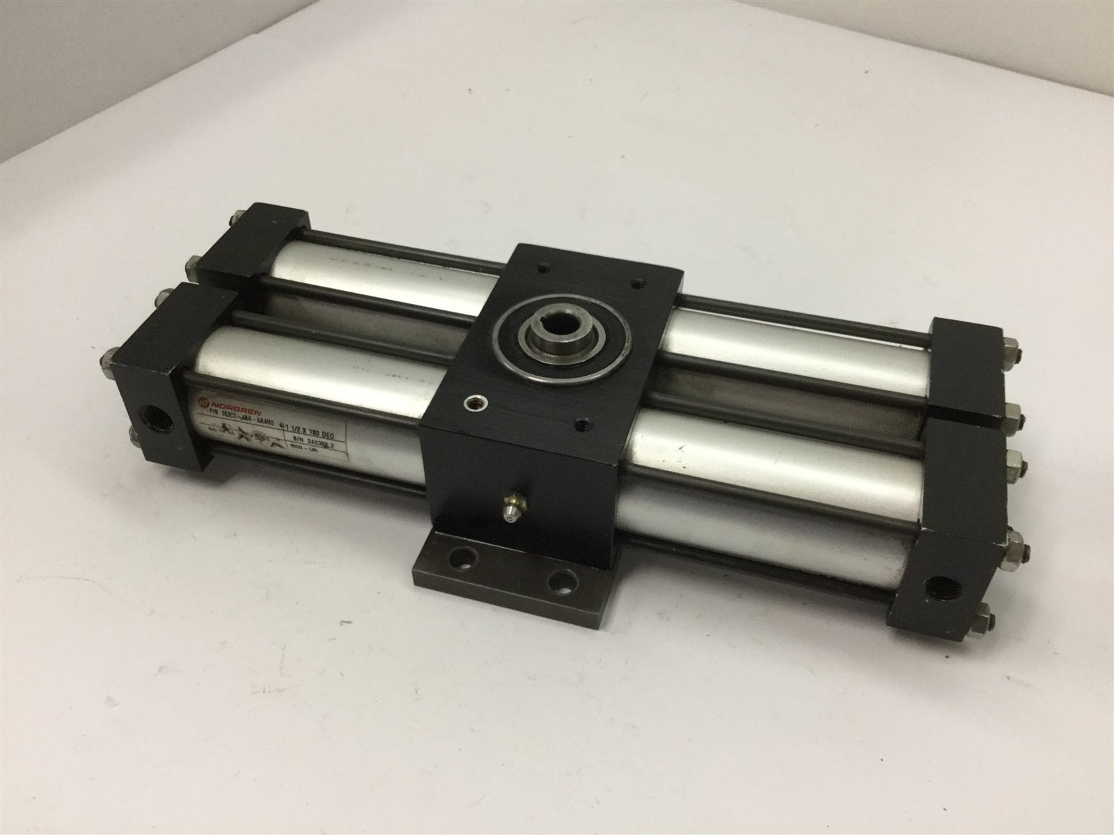 Norgren 353CC-4AA-AA4M0 Rotary Actuator, Rotation: 180°, Bore: 1.5", 1 ...