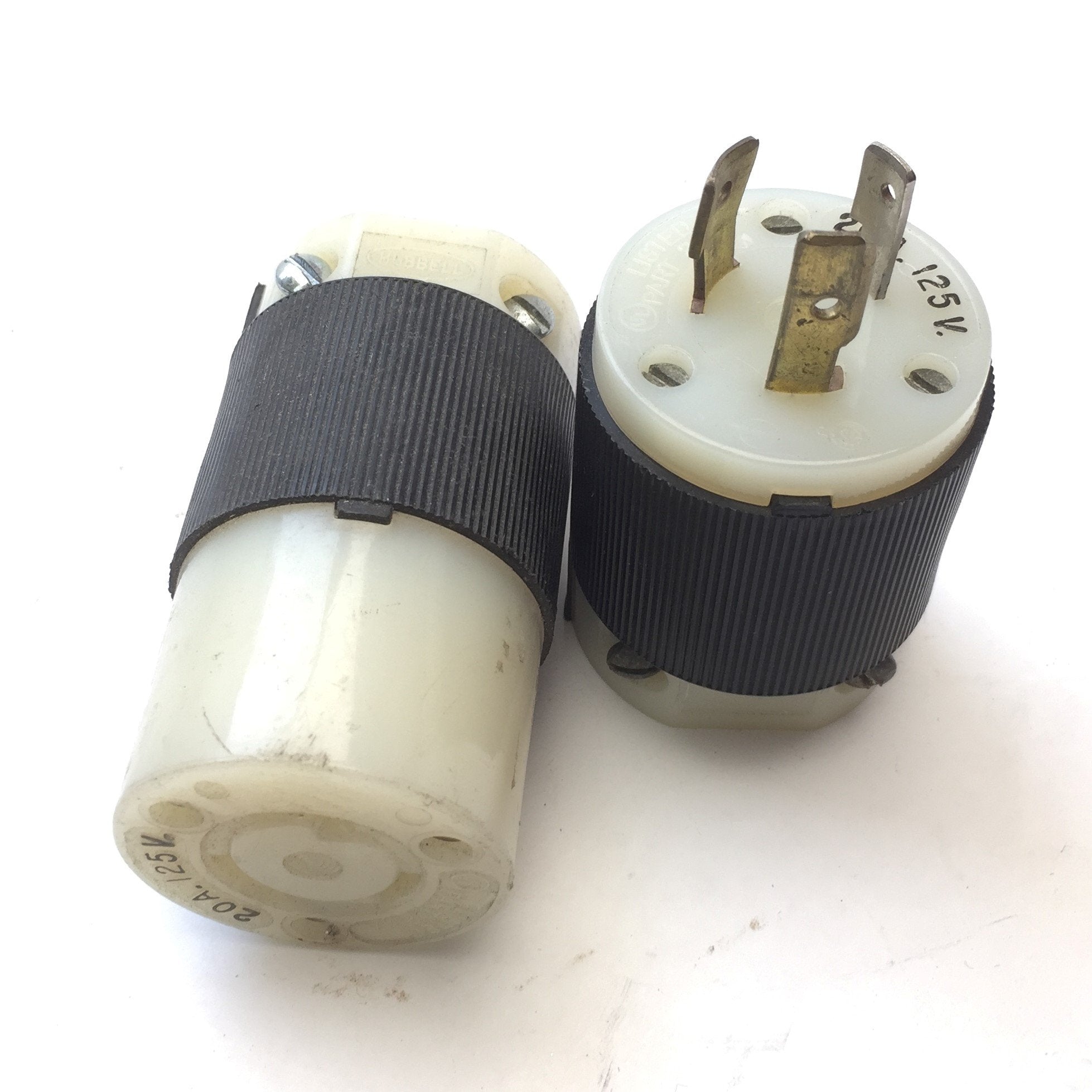 Hubbell Male Plug & Female Connector Twist-Lock Set 2P 3W 20A 125V NEM ...