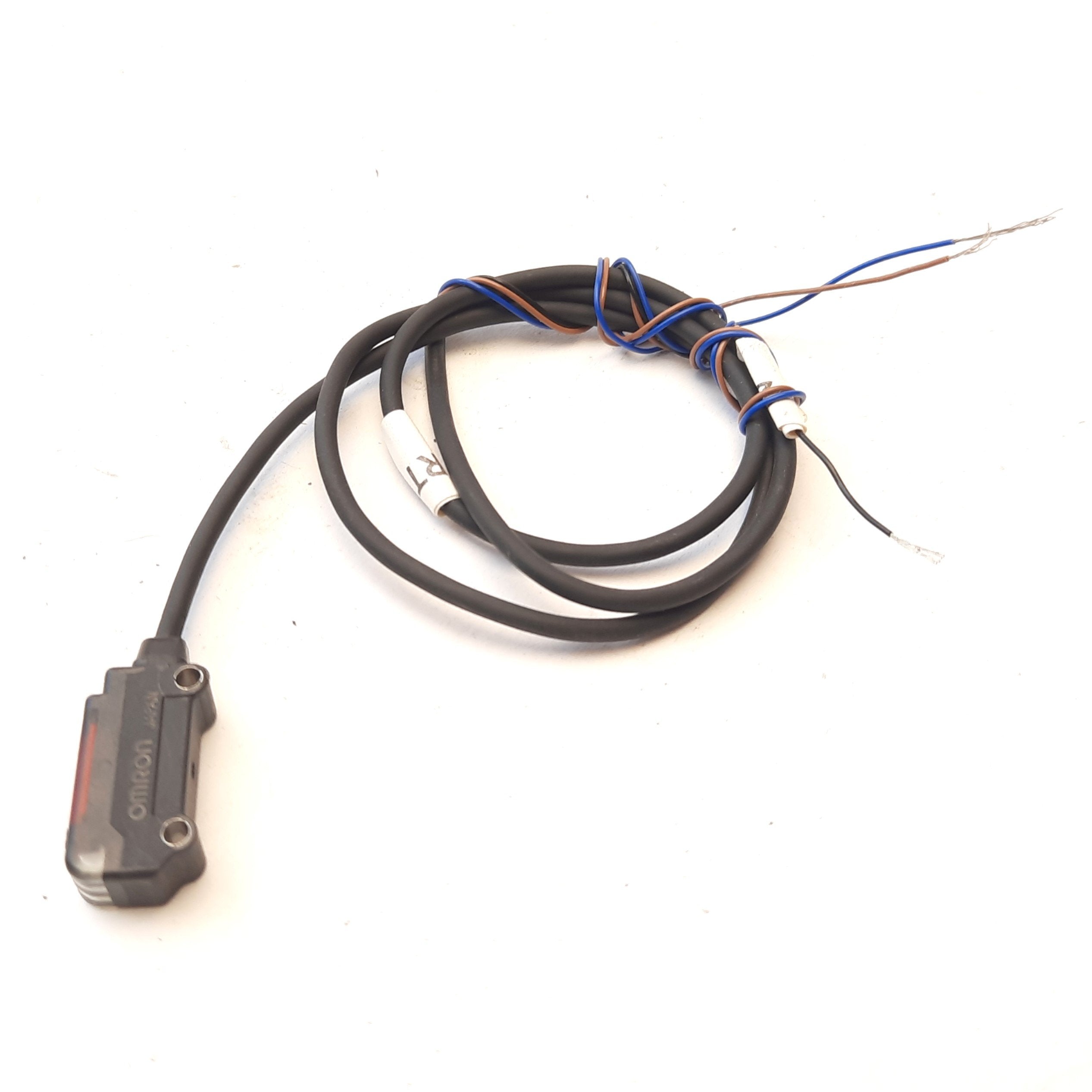 Omron E3T-SR21 Retro-Reflective Photoelectric Sensor, NPN, 100mm-200mm ...