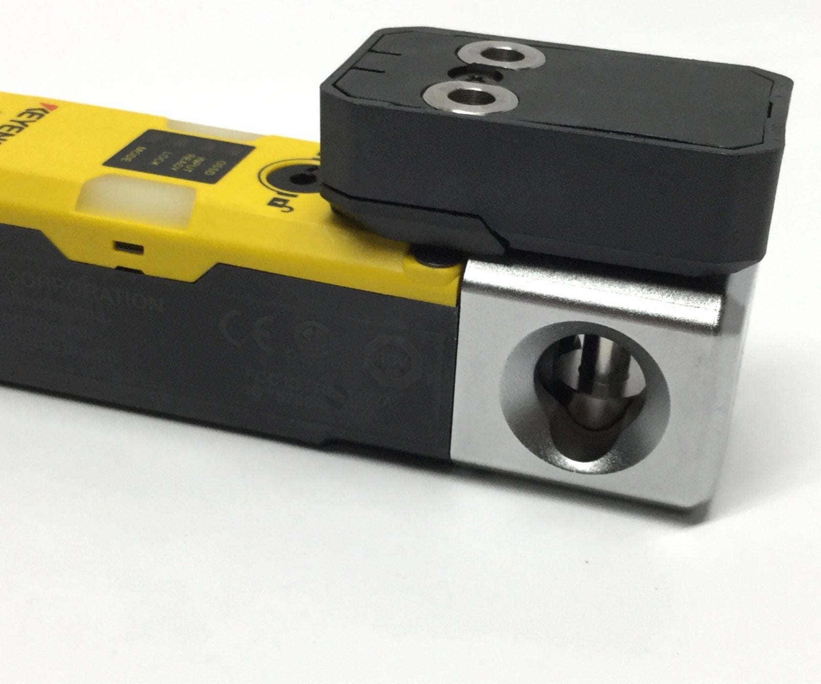 Keyence GS-71PC Safety Door Guard Interlock Switch, Power-to-Lock, 24V ...