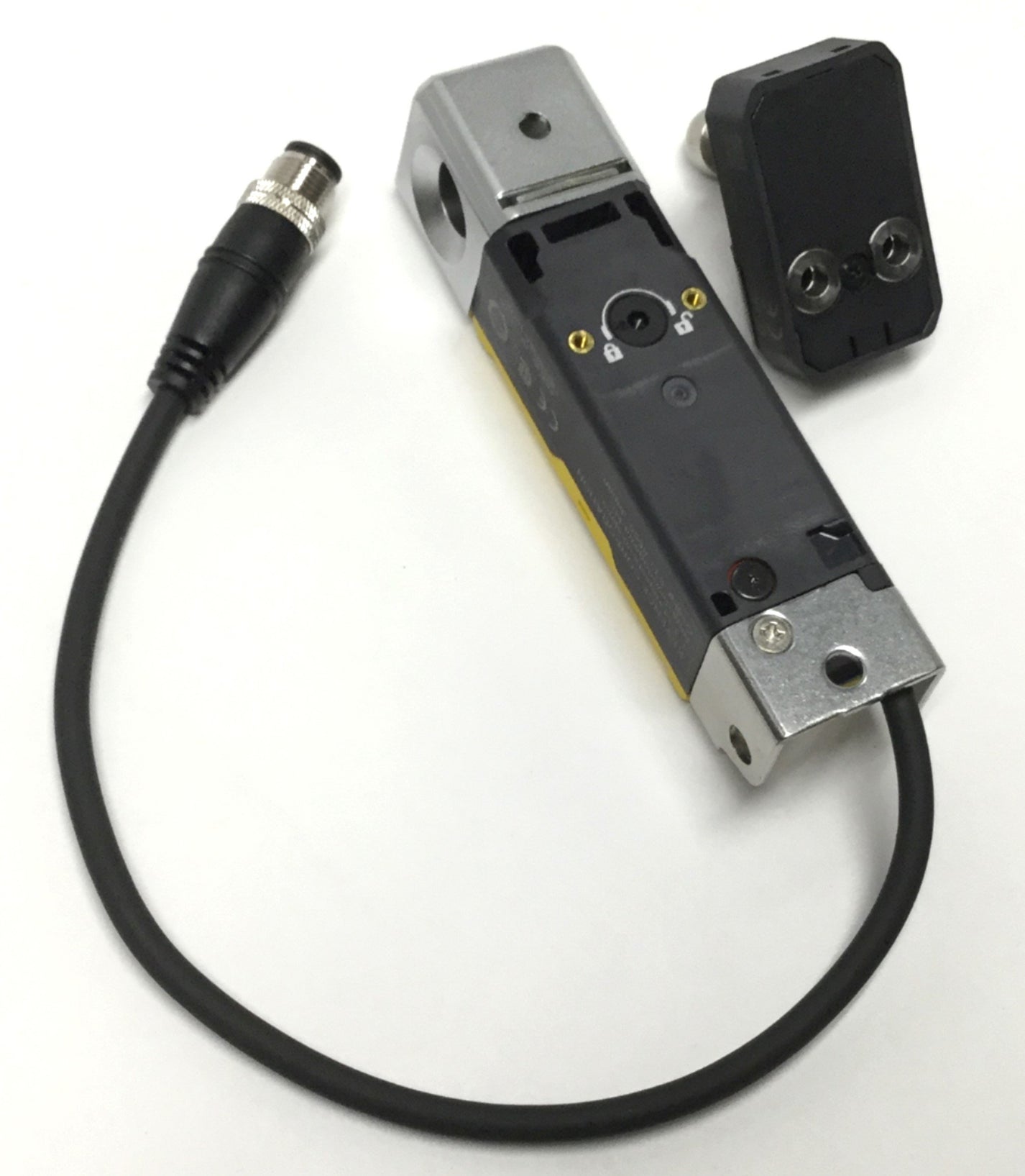 Keyence GS-71PC Safety Door Guard Interlock Switch, Power-to-Lock, 24V ...