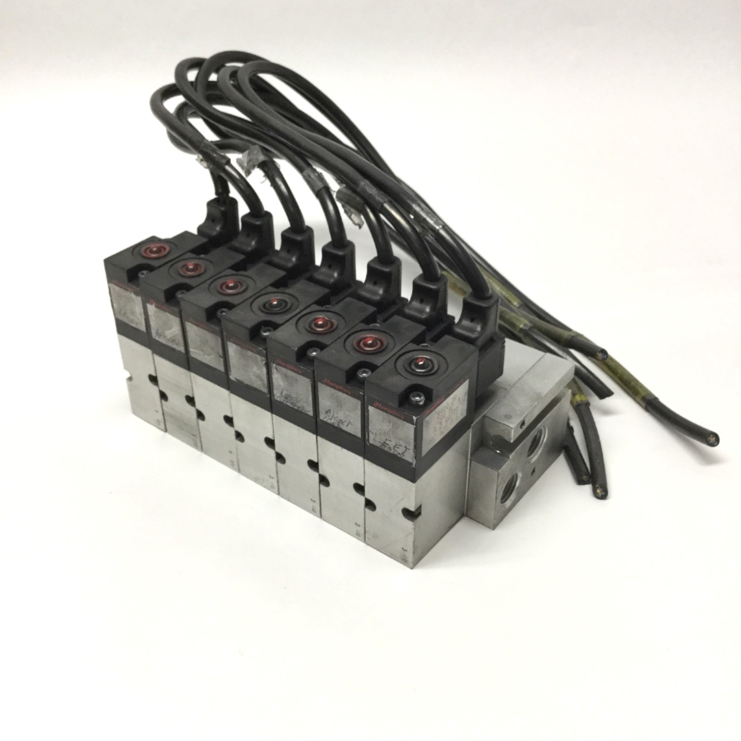 Manifold of 7 Humphrey M410-39 Subbase Solenoid Valves 2-Pos, 4-Way, 2 ...