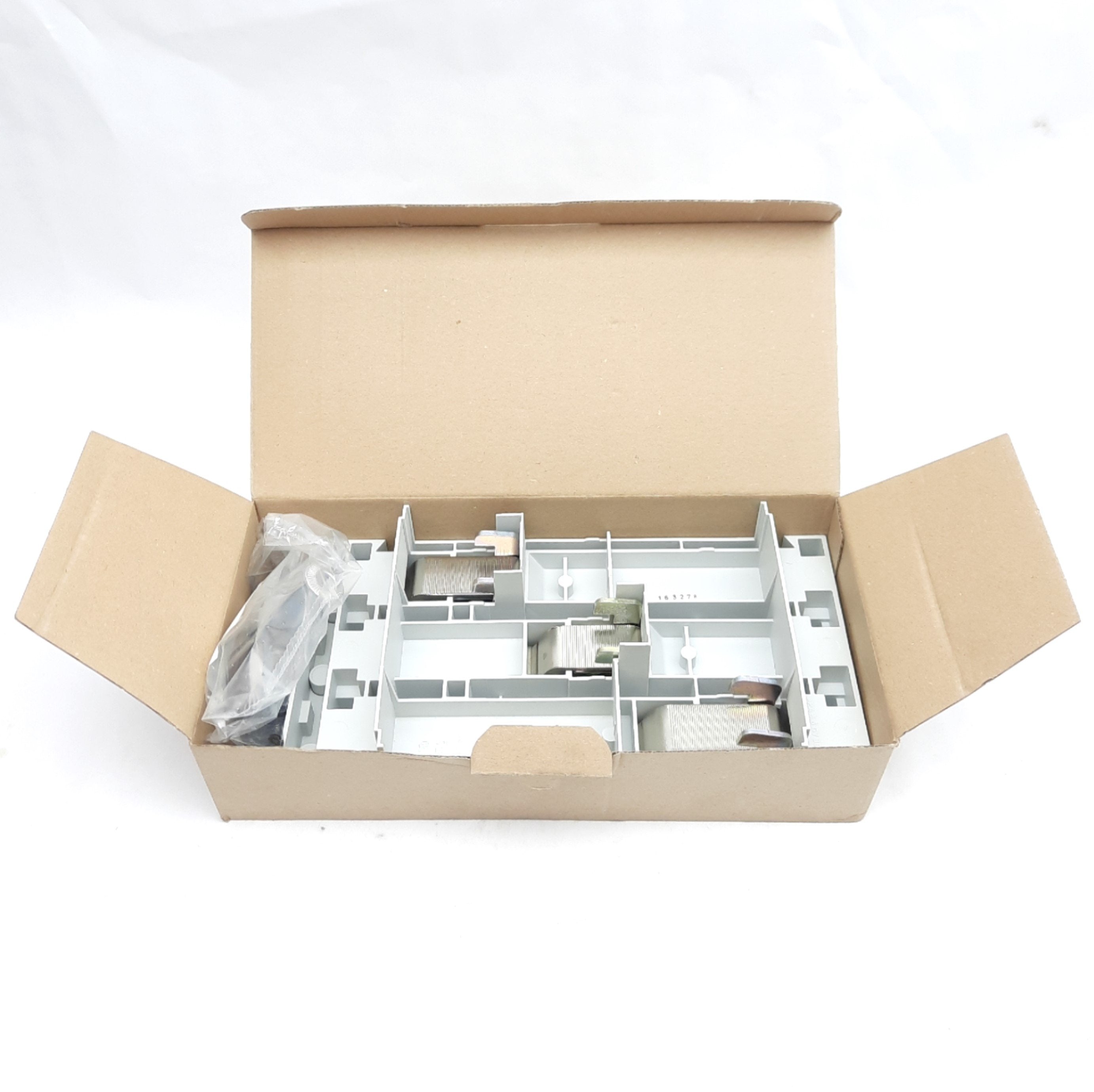 Wohner 32157.000 EQUES 60Classic Busbar Adapter 570A 690VAC 3-Pole 140 ...