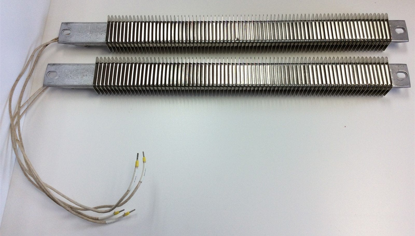 Lot of 2 Watlow SGA1J21AW4 Finned Strip Heaters 240VAC AC 500 Watt Rat ...