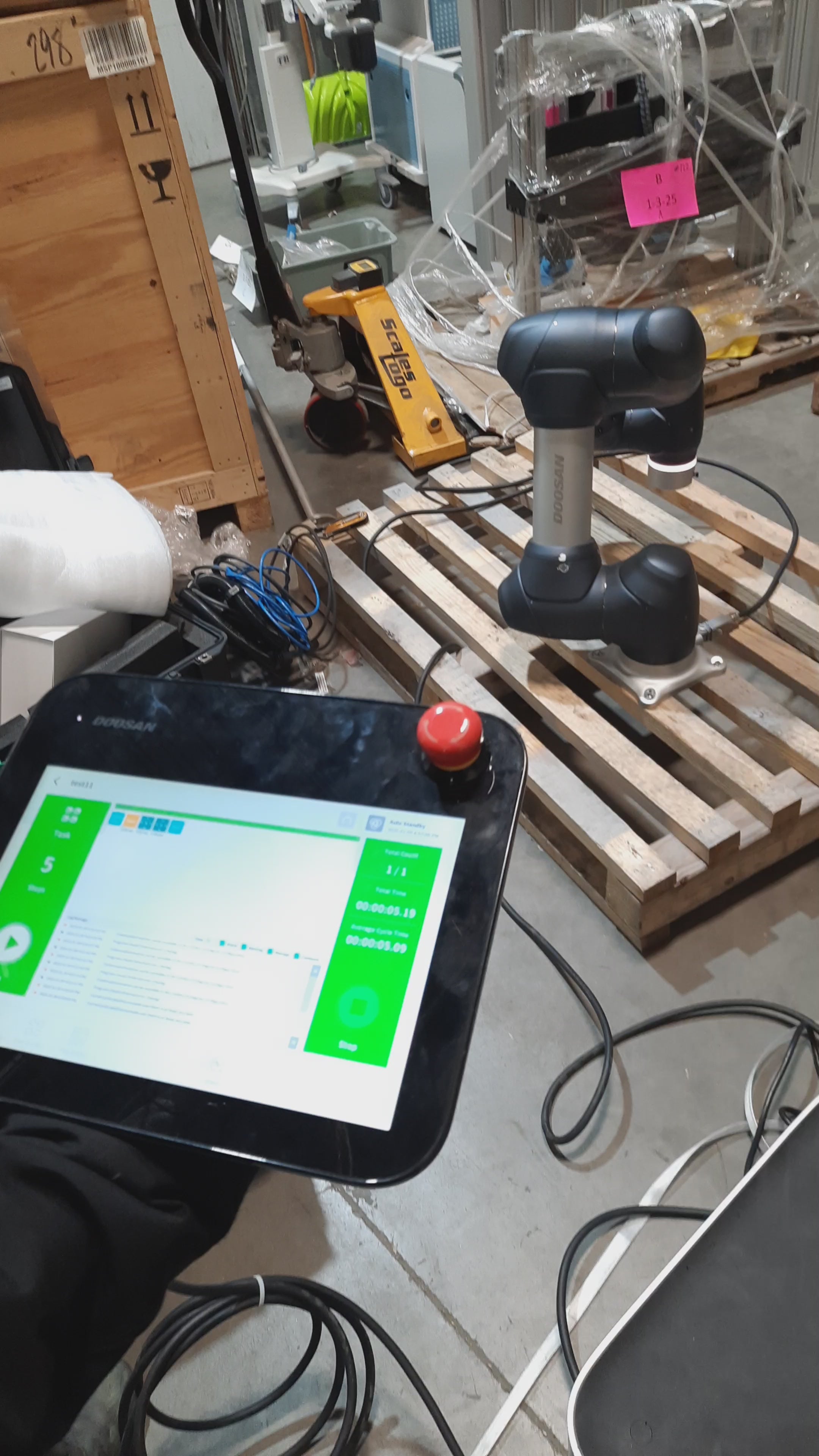 DOOSAN M0609 Cobot Robot System 6kg Load 900mm Reach 1m/s ±0.05mm 100 ...